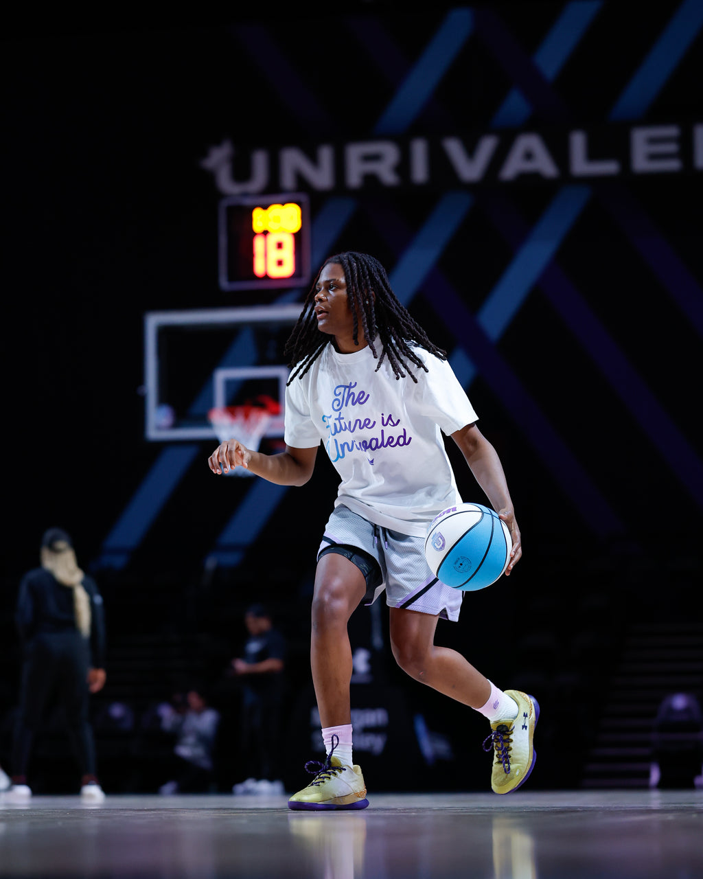 Gradient Cursive Tee – Unrivaled